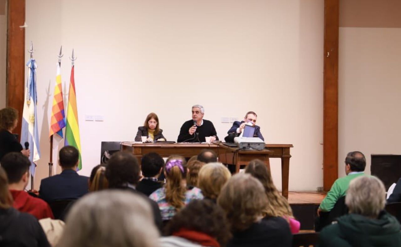 La UNR declaró la emergencia salarial - Radio UNR